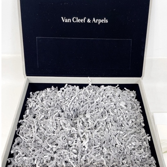 Van Cleef & Arpels | Jewelry | Van Cleef And Arpels Velvet Box New ...